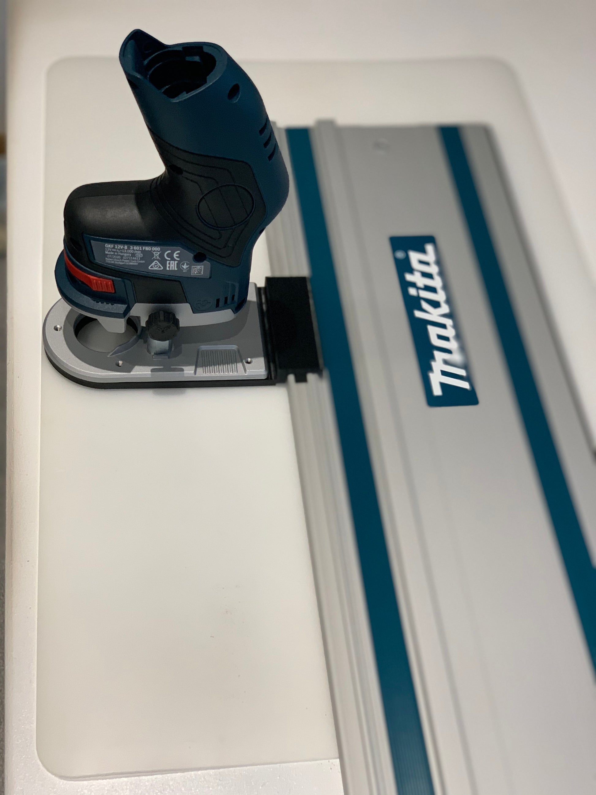 Bosch GFK-600 Router Guide Adaptor to Makita Track – Adaptool