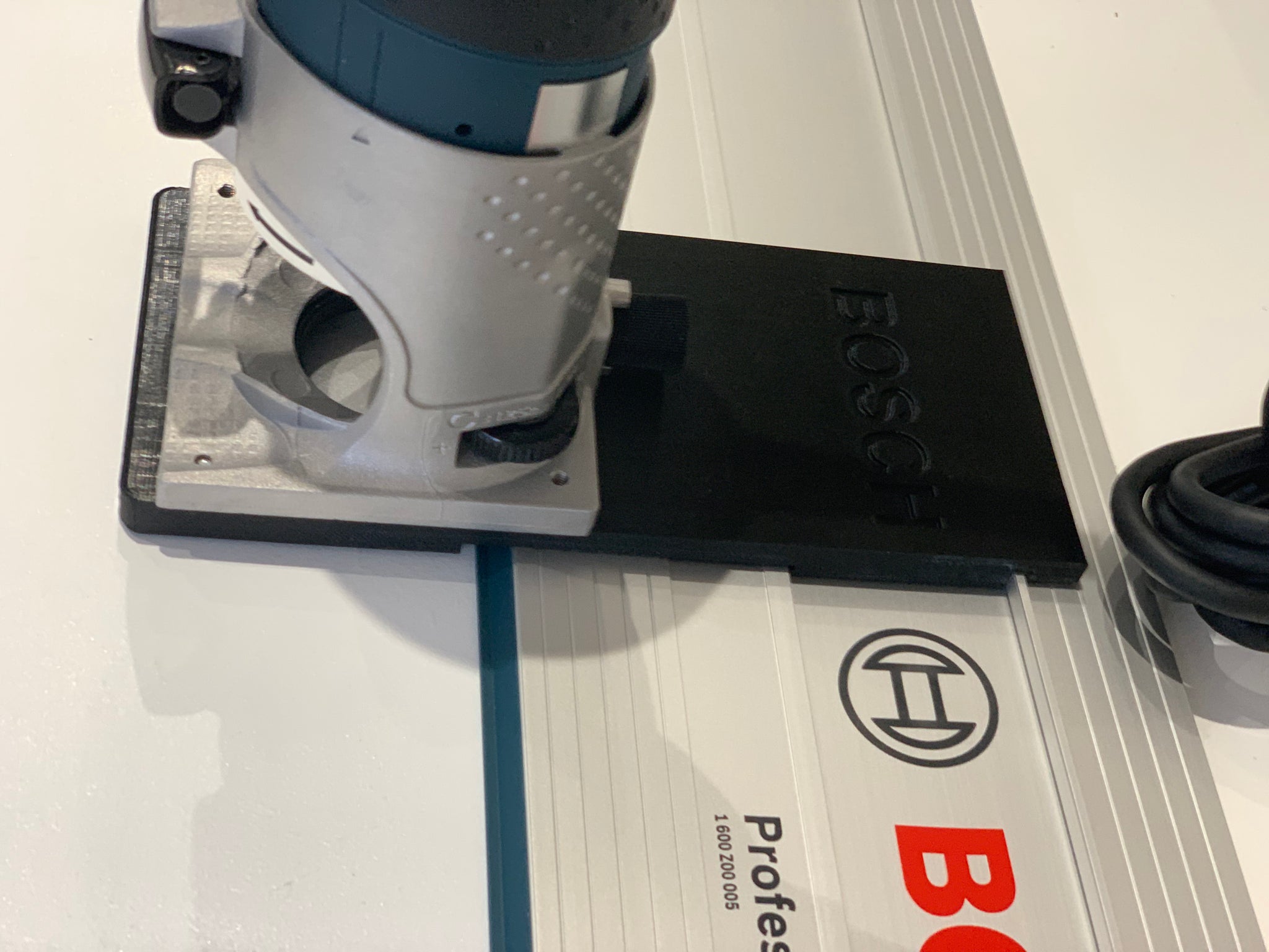 Bosch GFK-600 Router Guide Rail Adaptor to Bosch/Maffell Track – Adaptool